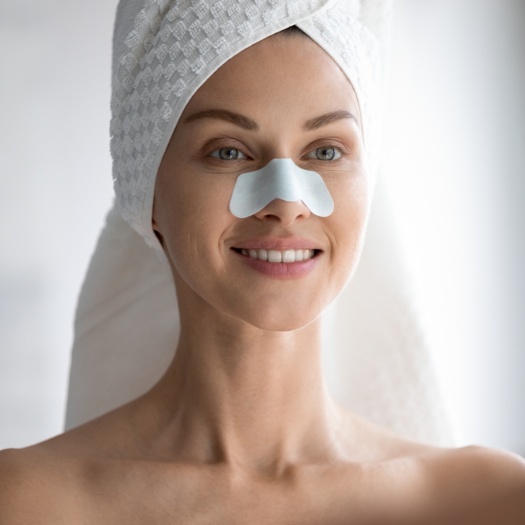 Comédons : tout savoir sur les points noirs et microkystes